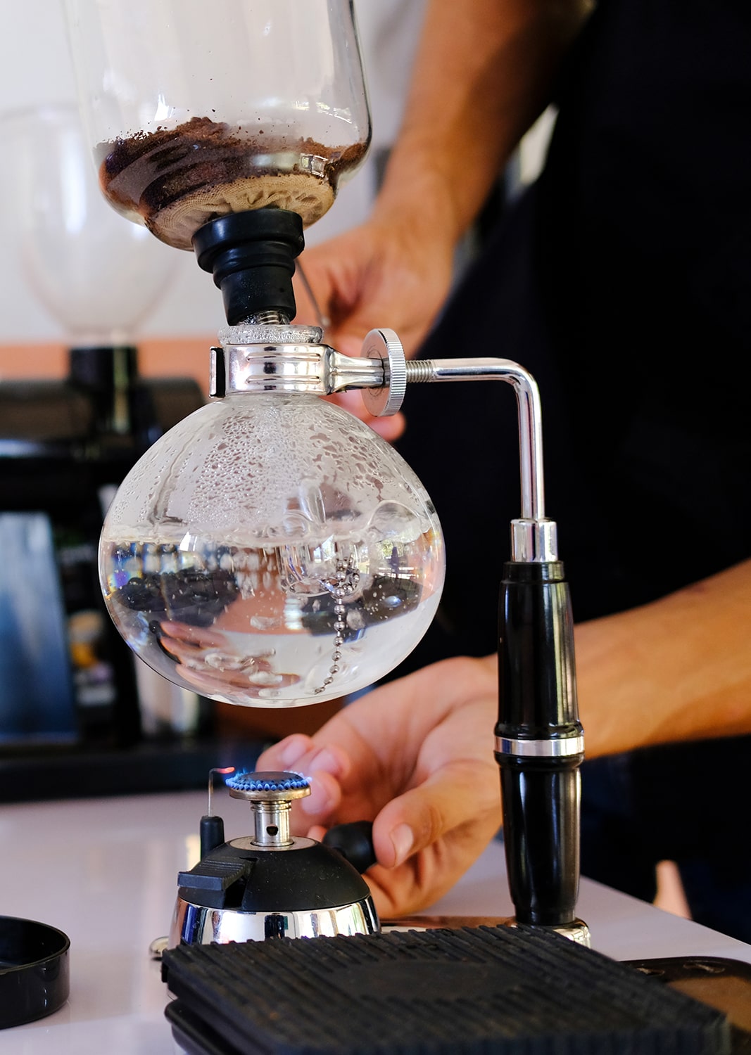 How To Use a Siphon Coffee Maker: Step-by-Step Brewing Guide
